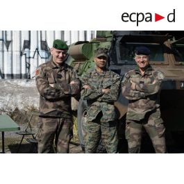 ImagesDéfense - Le généraux Eric Ozanne et Rémy Cadapeaud posent aux ...