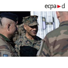 ImagesDéfense - Le généraux Eric Ozanne et Rémy Cadapeaud discutent ...