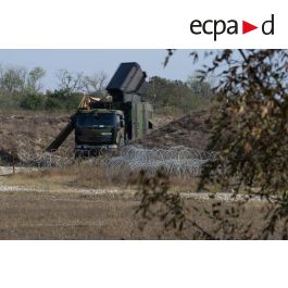 ImagesDéfense - Déploiement du module radar Arabel du système sol-air ...