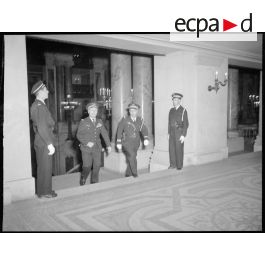 ImagesDéfense - Arrivée du général Valin à la cérémonie en l'honneur de ...