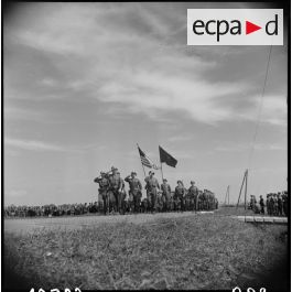 ImagesDéfense - Défilé de troupes de la 13e brigade d'artillerie ...