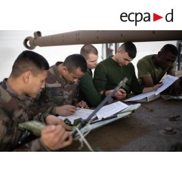 ImagesDéfense - Des légionnaires de la 13e demi-brigade de la légion ...