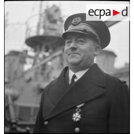 ImagesDéfense - Lors d'une visite d'inspection d'autorités à Cherbourg ...