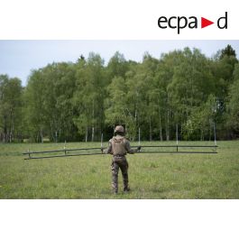 ImagesDéfense - Un droniste du 61e régiment d'artillerie (RA) déploie ...