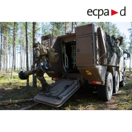 ImagesDéfense - Un légionnaire de la 13e demi-brigade de la légion ...