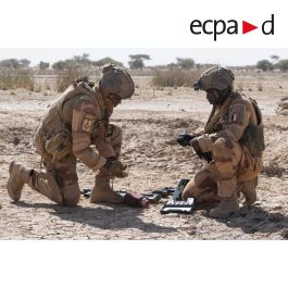 ImagesDéfense - Des sapeurs du 3e régiment du génie (RG) prélèvent des ...