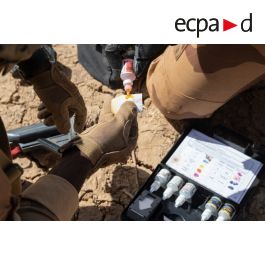 ImagesDéfense - Des sapeurs du 3e régiment du génie (RG) prélèvent des ...