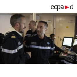 ImagesDéfense - Le contre-amiral Jacques Mallard visite le centre ...