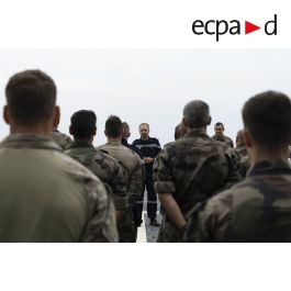 ImagesDéfense - Le capitaine de vaisseau Jocelyn Delrieu prononce un ...