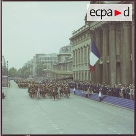 ImagesDéfense - Défilé monté. Passage devant l'Ecole militaire de la ...