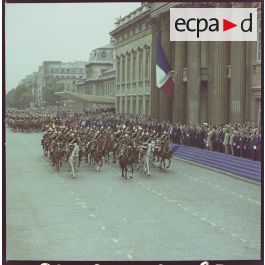 ImagesDéfense - Défilé monté. Passage devant l'Ecole militaire de la ...