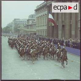 ImagesDéfense - Défilé monté. Passage devant l'Ecole militaire du ...