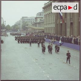 ImagesDéfense - Défilé à pied. Passage devant l'Ecole militaire du ...