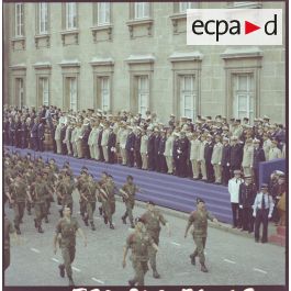 ImagesDéfense - Défilé à pied. Passage devant l'Ecole militaire du 2e ...