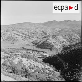 ImagesDéfense - Paysage entre le grand barrage d'Oued Fodda et le ...
