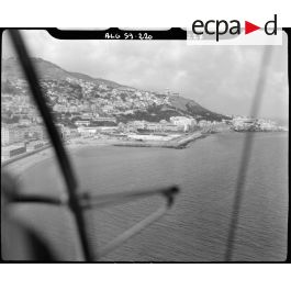 ImagesDéfense - Alger. Commémorations du 13 Mai 1958. Vue aérienne du port.