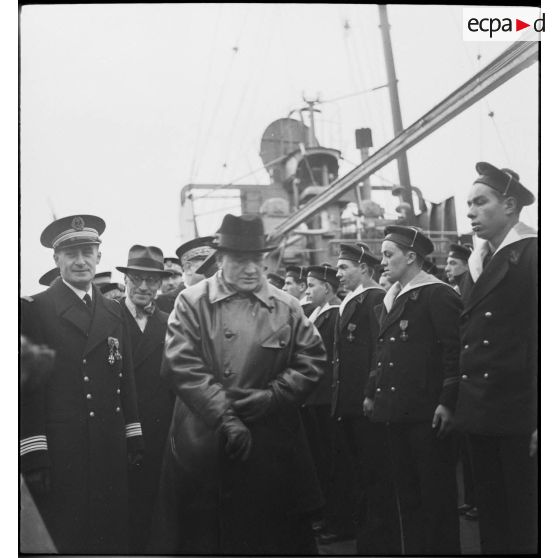 ImagesDéfense - Visite d'inspection d'autorités à bord de l'aviso ...