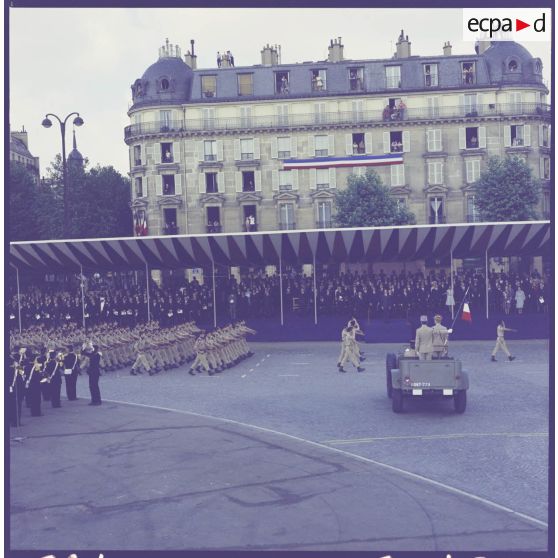 ImagesDéfense - Défilé à pied. Passage des élèves de l’école nationale ...