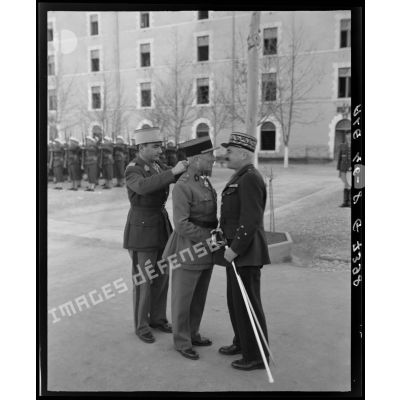 ImagesDéfense - Le général de corps d'armée Henry Martin s'entretient ...
