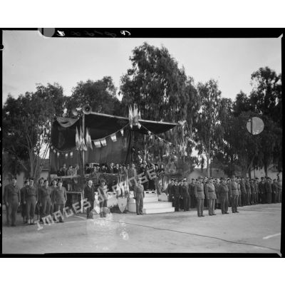 ImagesDéfense - Défilé du 45e régiment de transmissions (RTrs), sous le ...