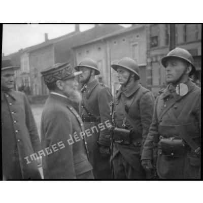 ImagesDéfense - Le drapeau d'une unité de la Légion étrangère et sa ...