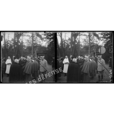 ImagesDéfense - Visite du général Lyautey à l'hôpital du jardin colonial.