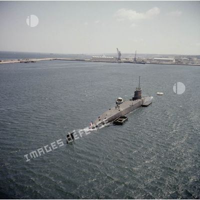 ImagesDéfense - Vue aérienne sur le SNLE Le Redoutable lors de sa ...