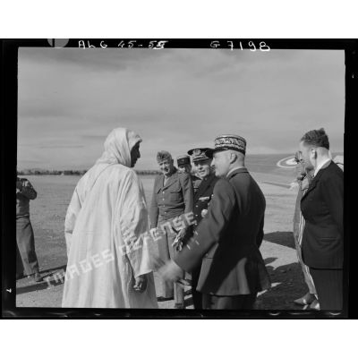 ImagesDéfense - Le général de corps d'armée Henry Martin passe en revue ...