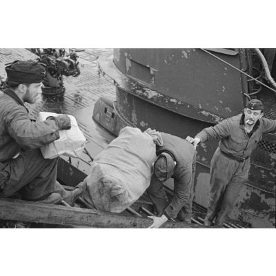 ImagesDéfense - A Saint-Nazaire, le capitaine de corvette ...