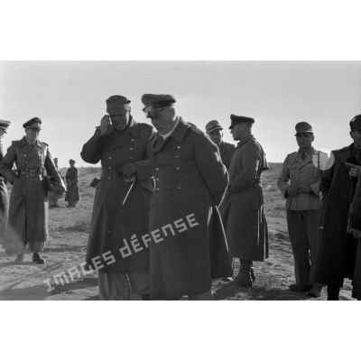 ImagesDéfense - Les maréchaux Rommel et Kesselring discutent, derrière ...