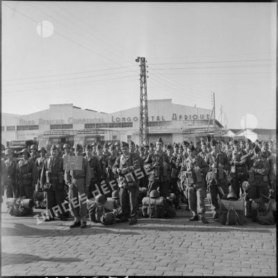 ImagesDéfense - Débarquement du drapeau du 57e RI (régiment d ...