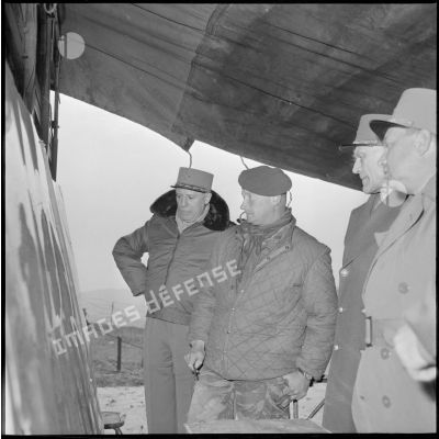 ImagesDéfense - Visite du général Paul Ely chef d'Etat-Major des forces ...